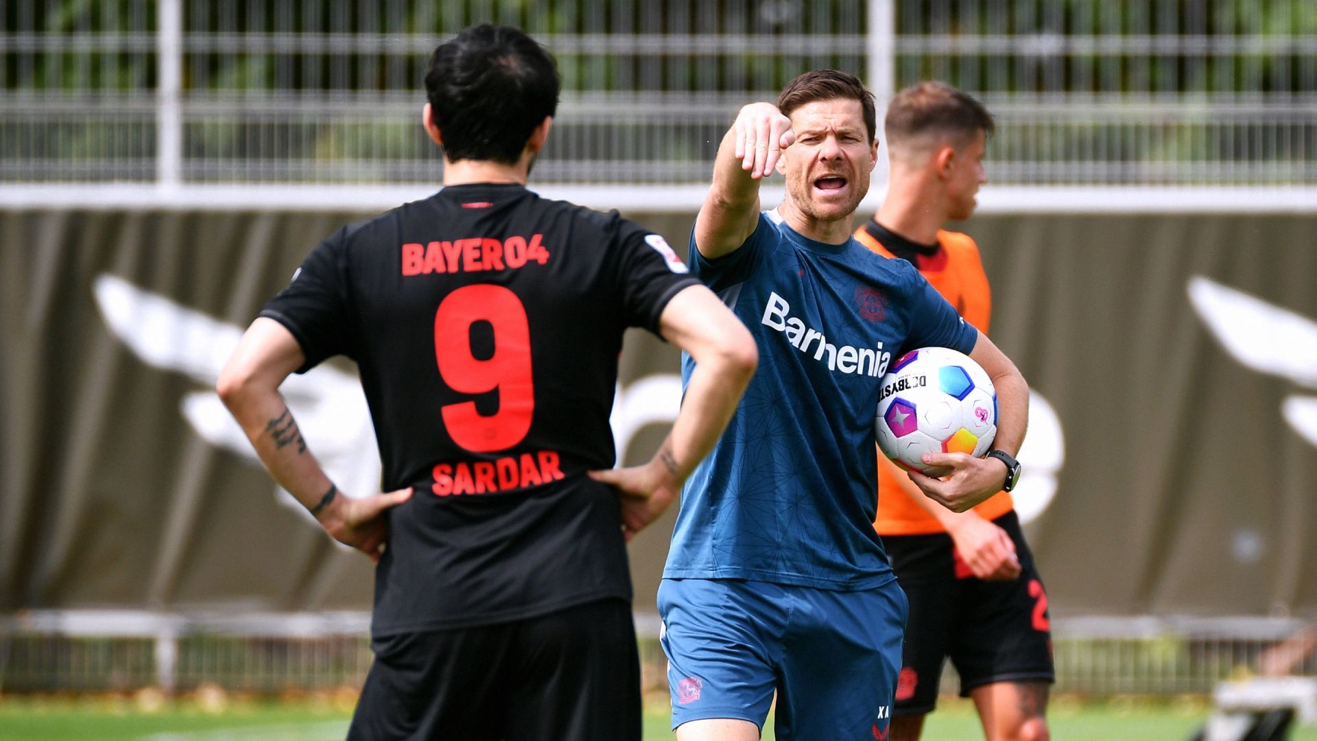 Azmoun-la-combina-grossa_-Xabi-Alonso-furioso-lo-mette-fuori-rosa.jpg